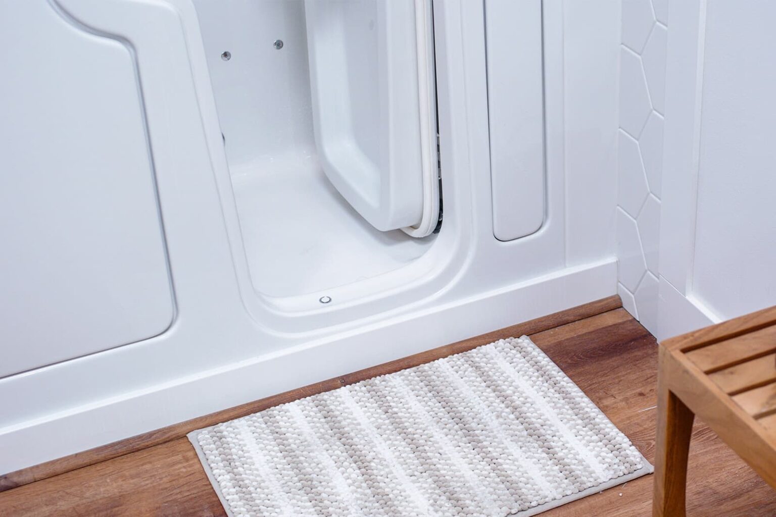 6 Senior-Friendly Bathroom Remodel Ideas | Safe Step Blog