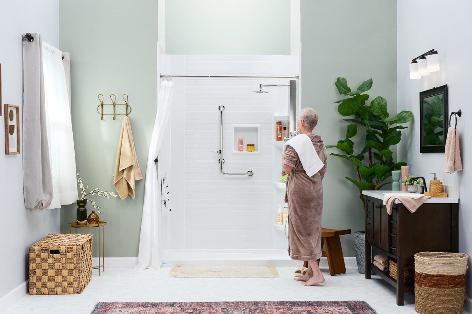 Modern Walk-In Showers | Designed for All & Safe for Seniors