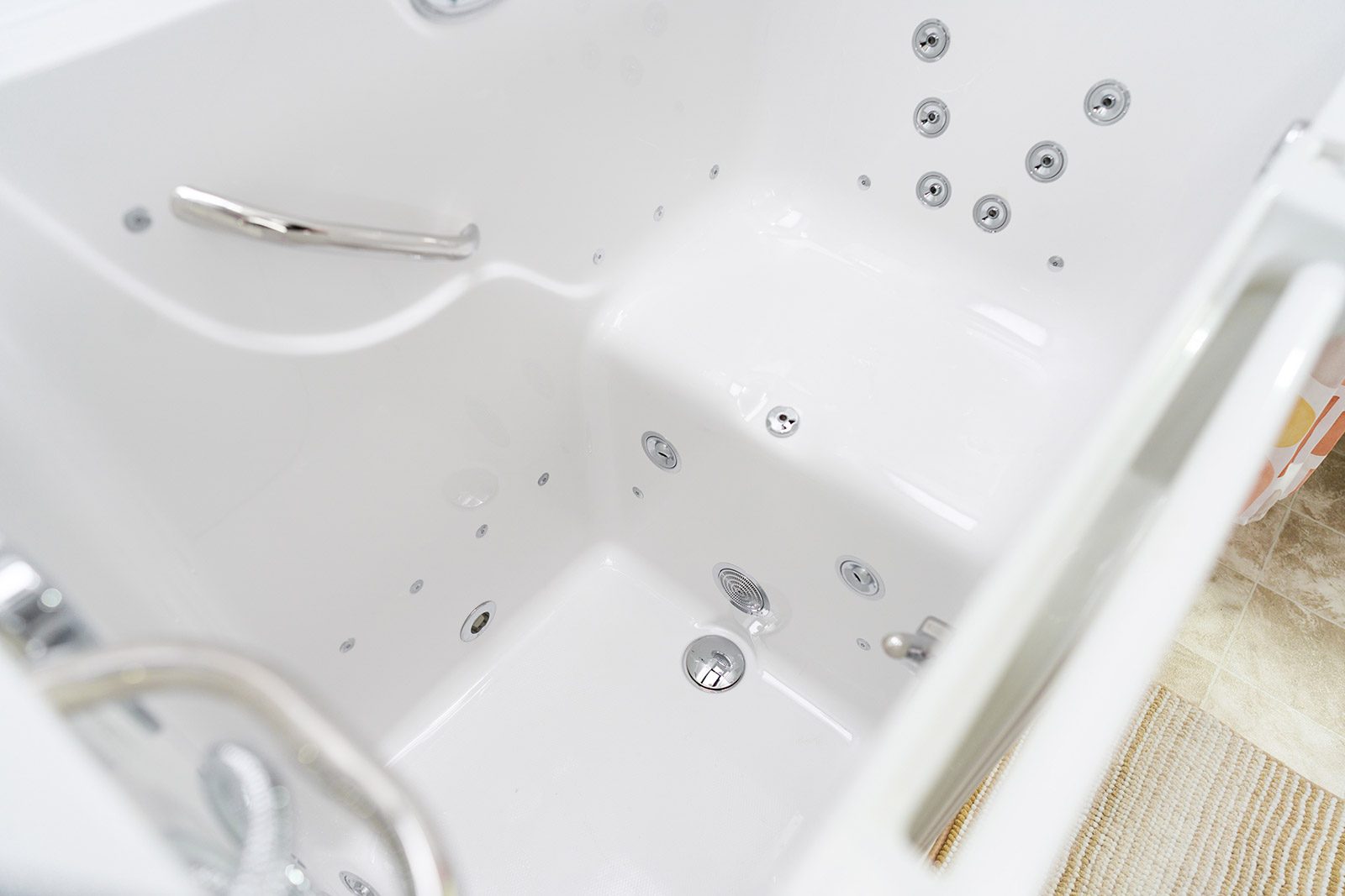 Walk-In Tubs for Seniors | Sit-In Bathtubs | Safe Step